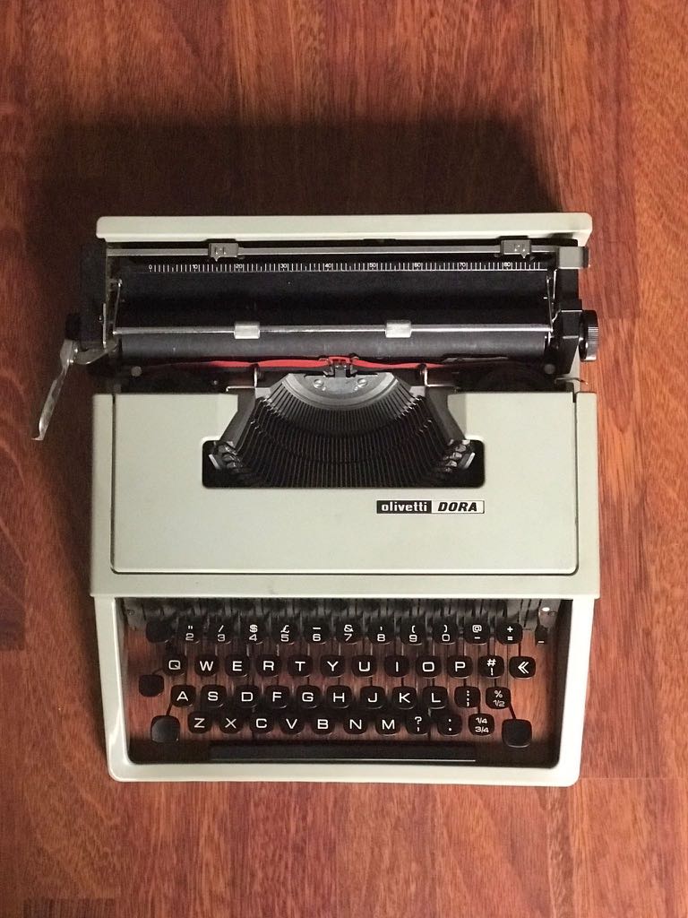 Vintage Olivetti typewriter, Hobbies & Toys, Memorabilia & Collectibles ...