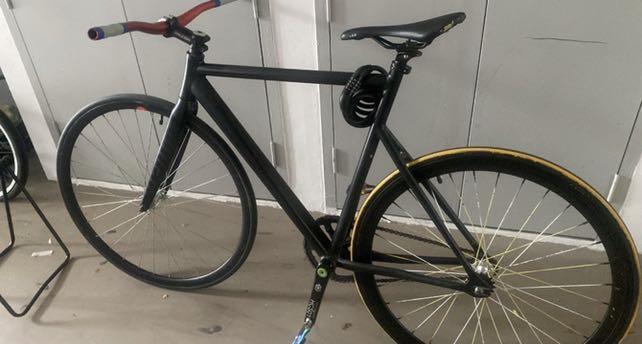 WTT WTS Fixie aero sprint rare coulor!!! The wheelset is the other pic ...