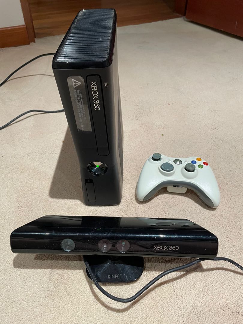 Xbox 360 (4gb) , Kinect Bar, 1 Controller, 16gb memory stick, Video ...