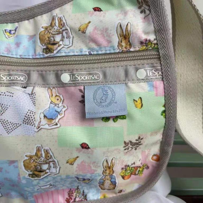 日本 LeSportsac X 彼得兔 Peter Rabbit 粉彩拼色尼龍布 CLASSIC HOBO 斜咩袋, 女裝, 手袋及銀包, 單 ...