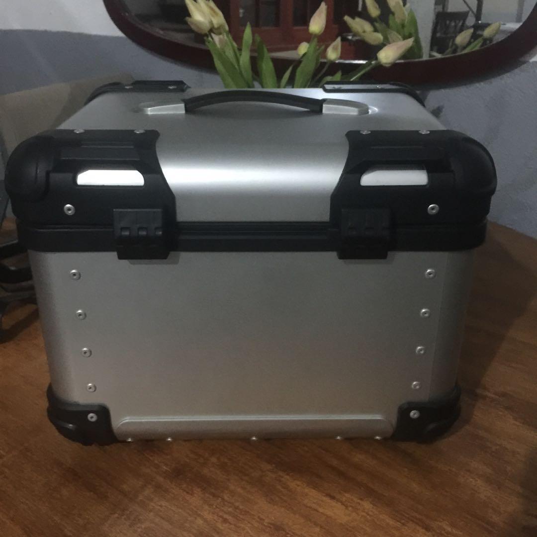 DUHAN ALLOY TOP BOX SET, Motorbikes, Motorbike Parts & Accessories ...