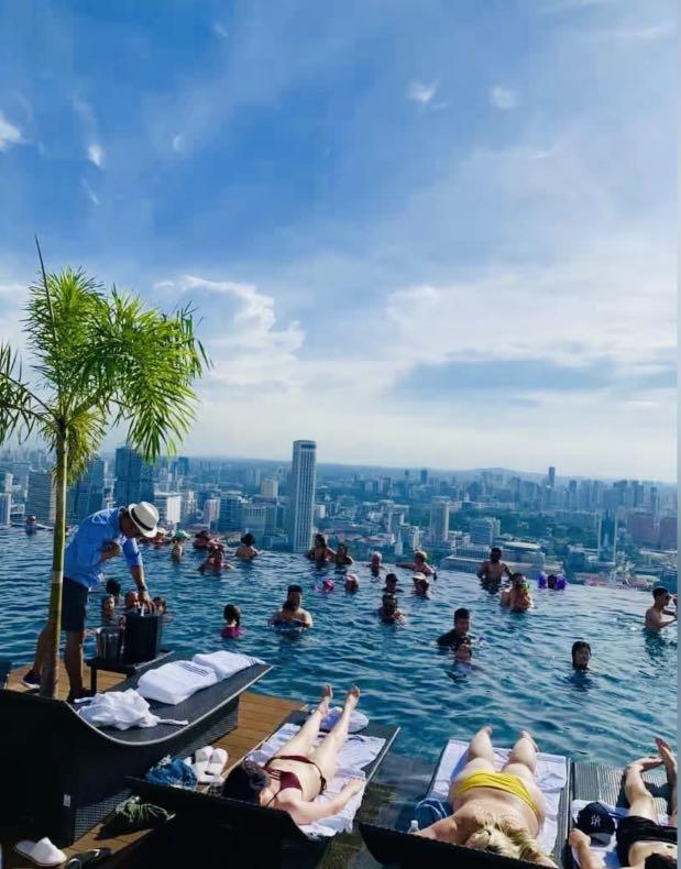 （Infinity pool ) MBS Marina Bay Sands hotel room RWS hotel room Sentosa ...
