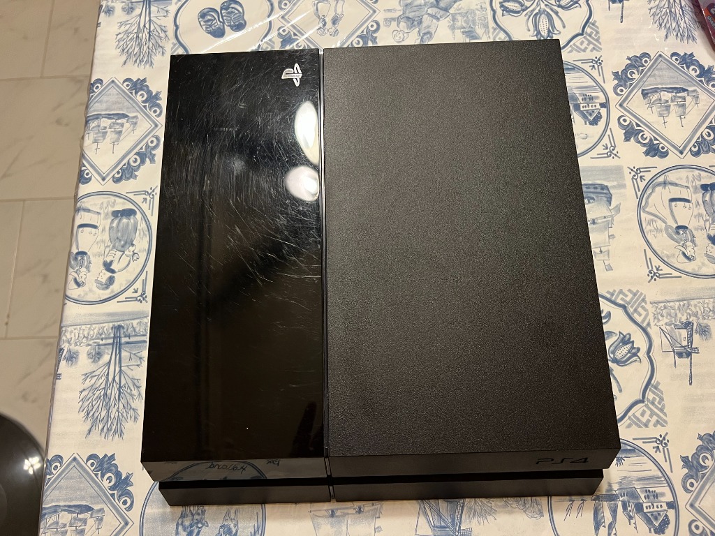 PS4 (Original version) 500GB with 2 controllers, Video Gaming, Video ...