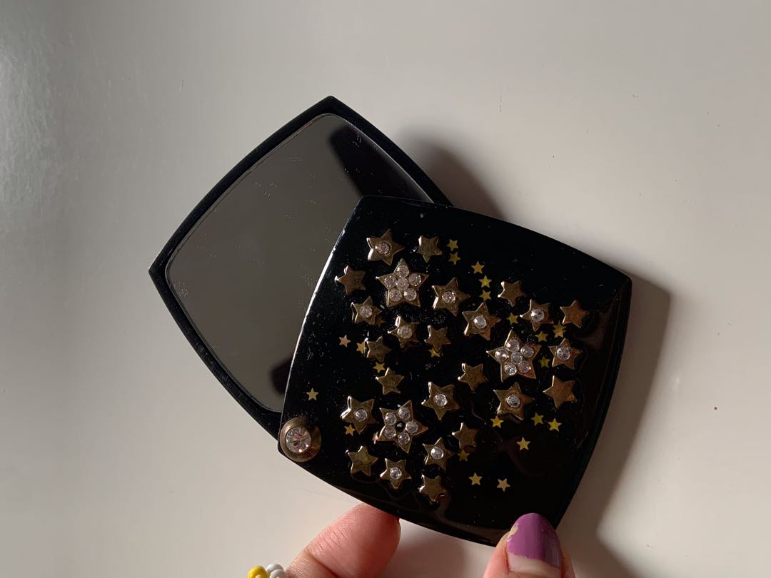 Vera Wang Star Compact Mirror, Women's Fashion, Watches & Accessories ...