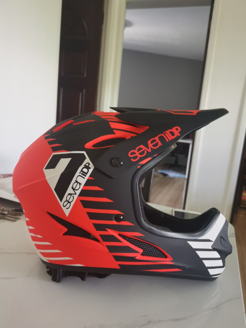 7 Seven IDP full face helmet, Sports Equipment, Bicycles & Parts, Parts ...
