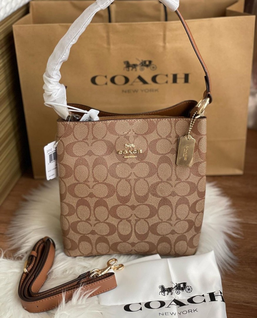 Coach Town Bucket in Signature Canvas, Women's Fashion, Bags & Wallets ...