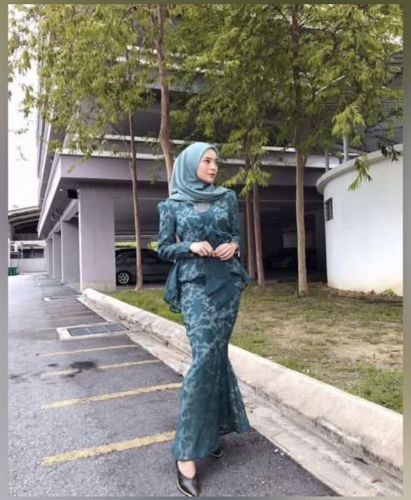 Emerald green raya / baju raya sewa, Women's Fashion, Muslimah Fashion ...