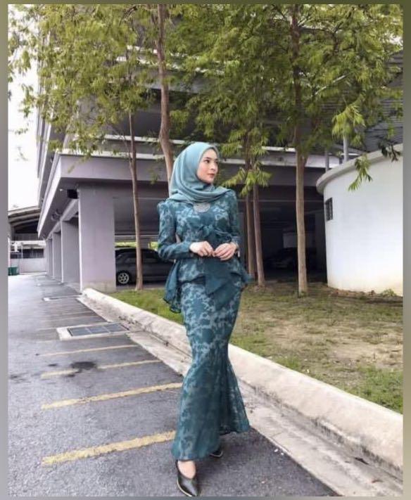 Emerald green raya / baju raya sewa, Women's Fashion, Muslimah Fashion ...
