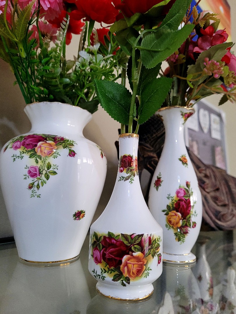 Royal albert OCR buds vases, Hobbies & Toys, Memorabilia & Collectibles ...