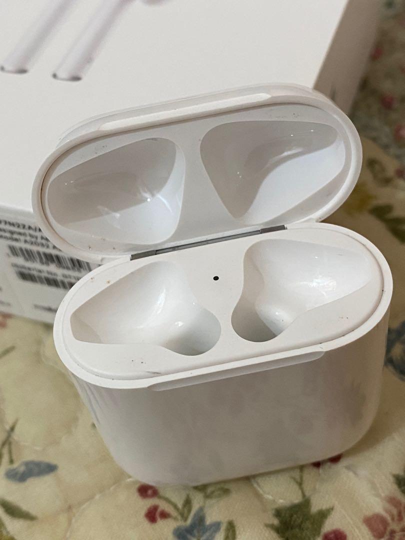 Airpods w Charging Case 2nd Gen (A2031), Audio, Portable Audio ...