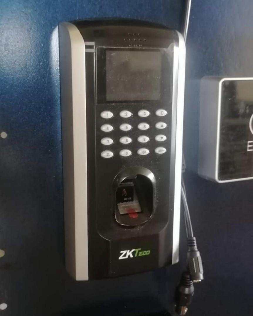 Biometric zkteco F7, Commercial & Industrial, Construction & Building Materials on Carousell