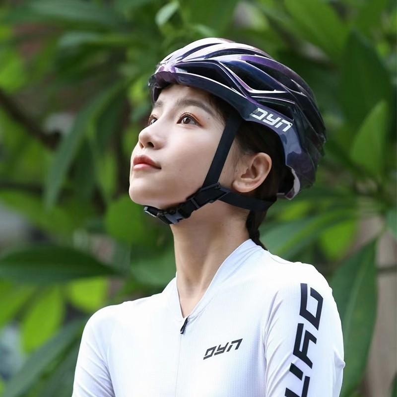 DYN Helmet chameleon, Sports Equipment, Bicycles & Parts, Parts ...