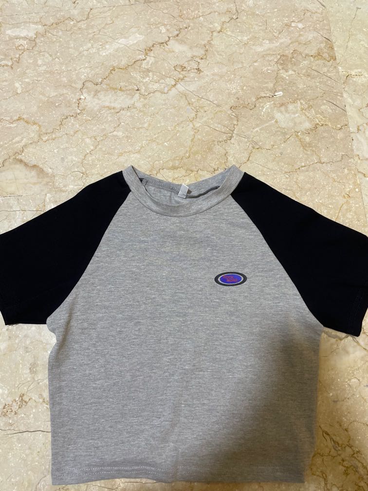 raglan crop tee, Women's Fashion, Tops, Shirts on Carousell