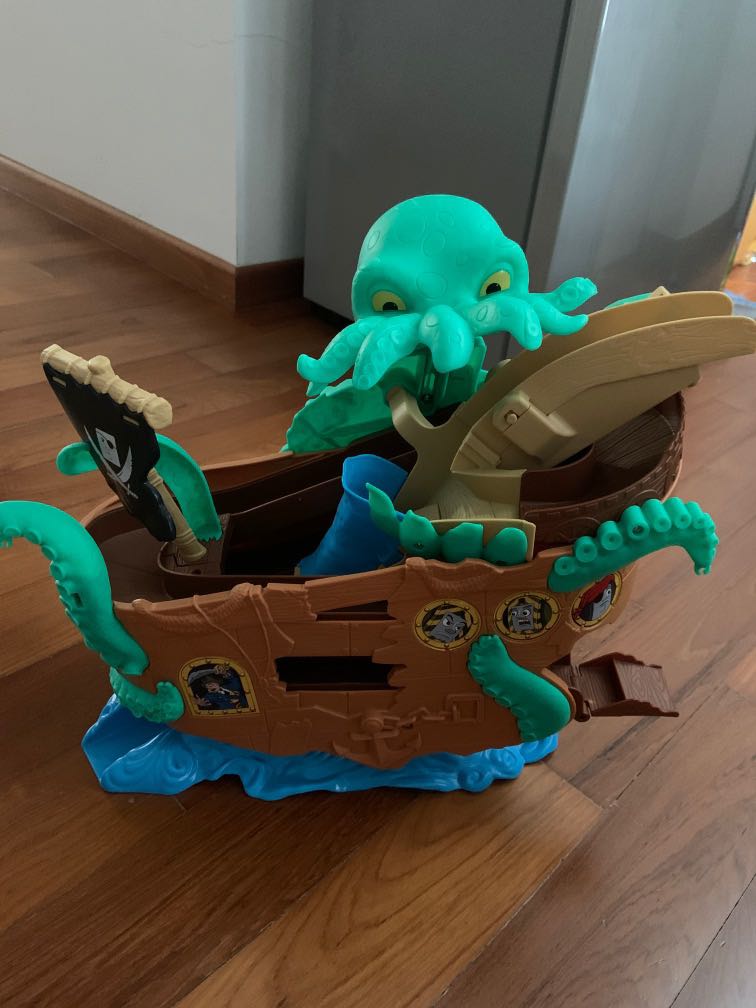 Thomas octopus ship, Hobbies & Toys, Toys & Games on Carousell