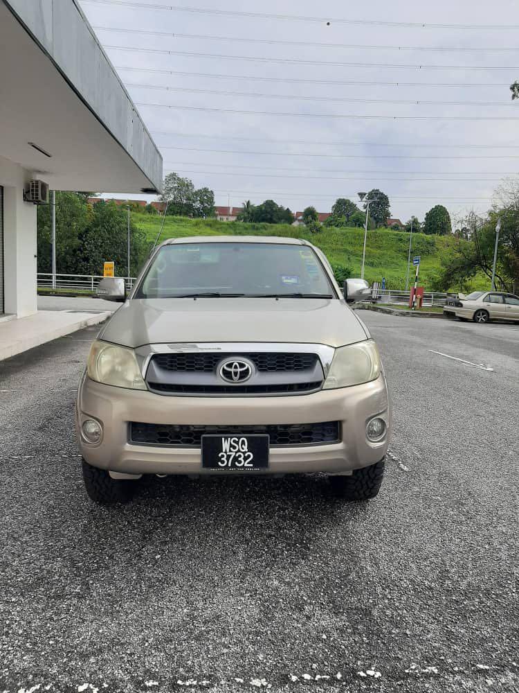 Toyota hilux 2.5 (A), Cars, Cars for Sale on Carousell