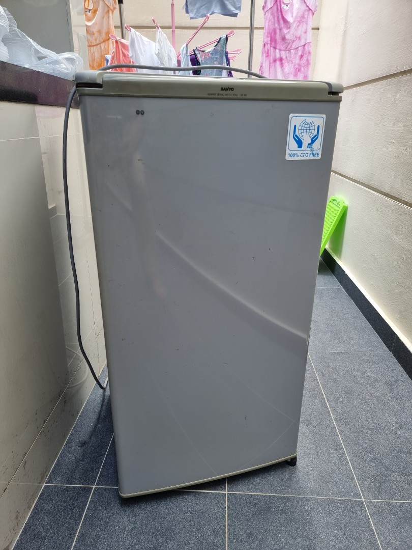 Mid-sized bar fridge w freezer, TV & Home Appliances, Kitchen ...