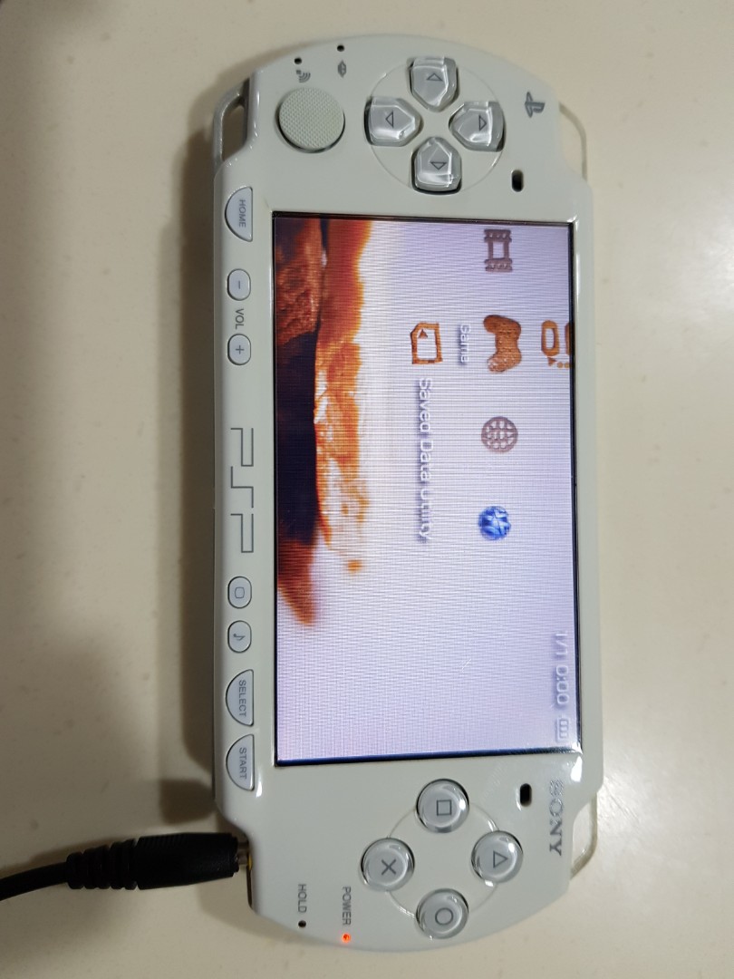 PSP 2000 White, Video Gaming, Video Game Consoles, PlayStation on Carousell