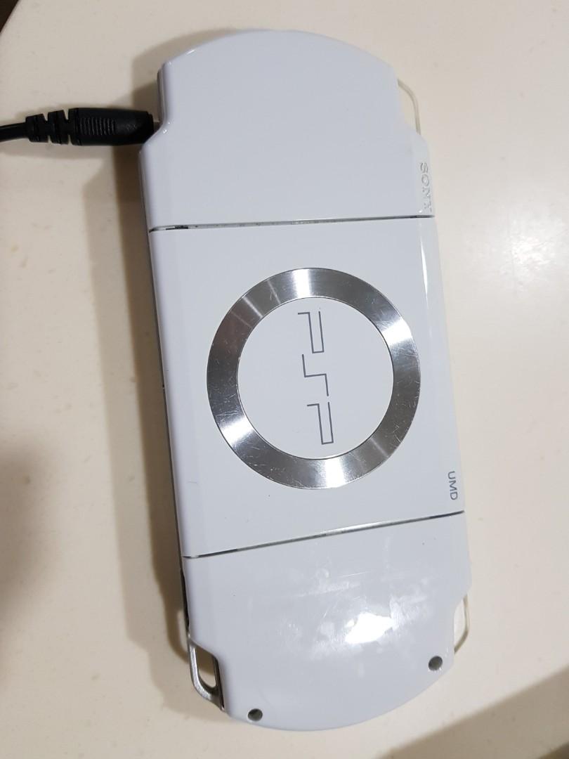 PSP 2000 White, Video Gaming, Video Game Consoles, PlayStation on Carousell