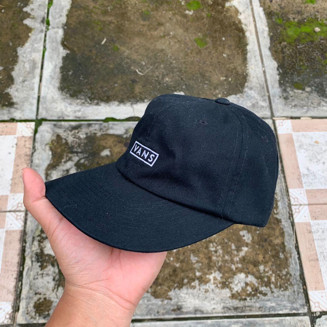 Topi 6 Panel Vans Box Logo, Fesyen Pria, Aksesoris, Topi di Carousell