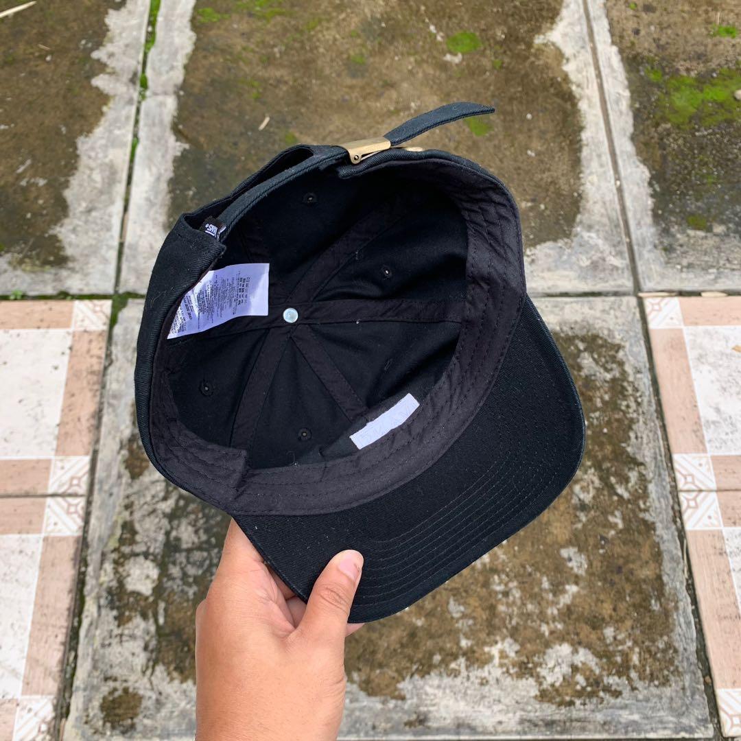 Topi 6 Panel Vans Box Logo, Fesyen Pria, Aksesoris, Topi di Carousell