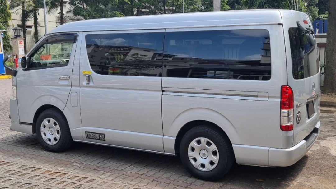 Toyota Hiace Super GL Mid-Roof van/minibus passenger charter 12/13/14 ...