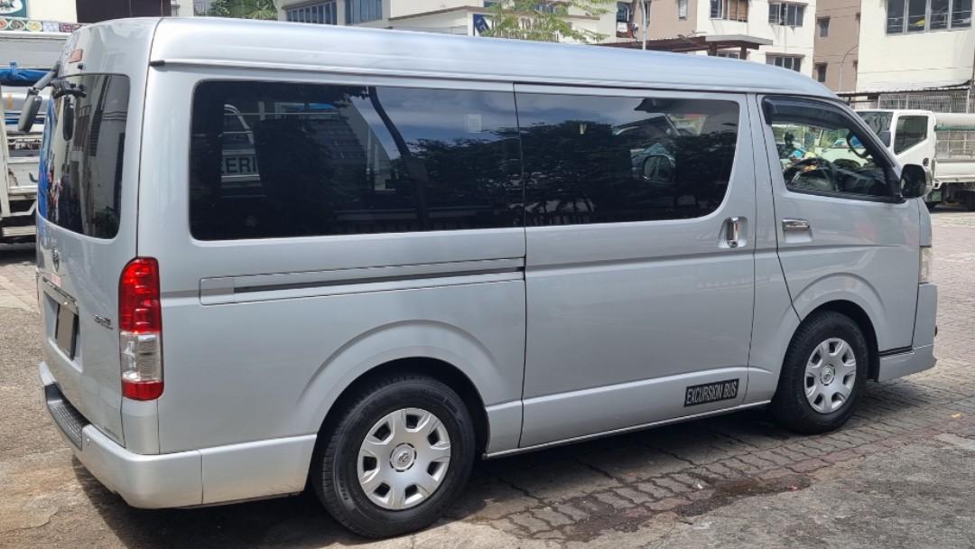 Toyota Hiace Super GL Mid-Roof van/minibus passenger charter 12 seater ...