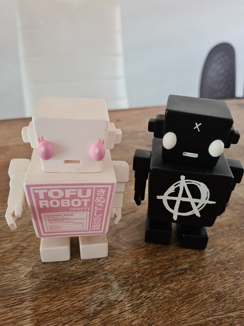 Frank Kozik tofu robot vinyl designer toy figure, Hobbies & Toys, Toys ...