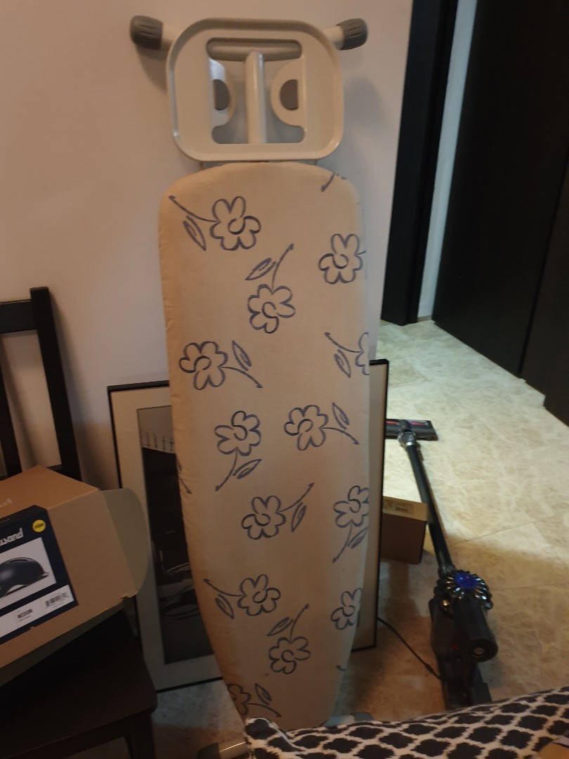 Iron and iron stand, TV & Home Appliances, Irons & Steamers on Carousell