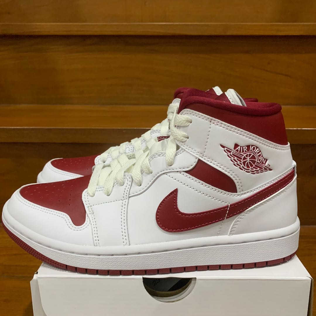 Jordan 1 Mid Reverse Chicago (W), Women's Fashion, Footwear, Sneakers ...