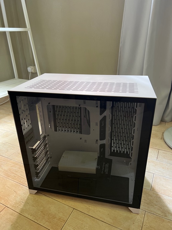 Lian Li 011 Dynamic White PC case, Computers & Tech, Parts ...