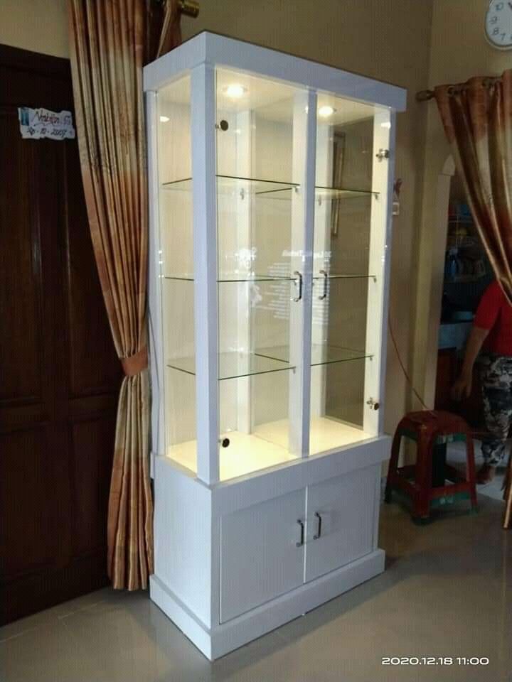 Rak kaca minimalis modern., Perabotan Rumah di Carousell