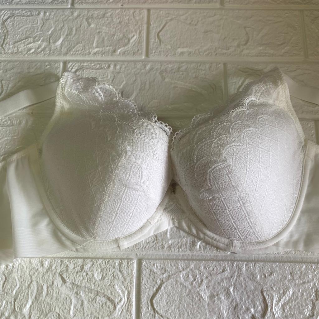 80D Bra, 女裝, 上衣, 其他上衣 - Carousell