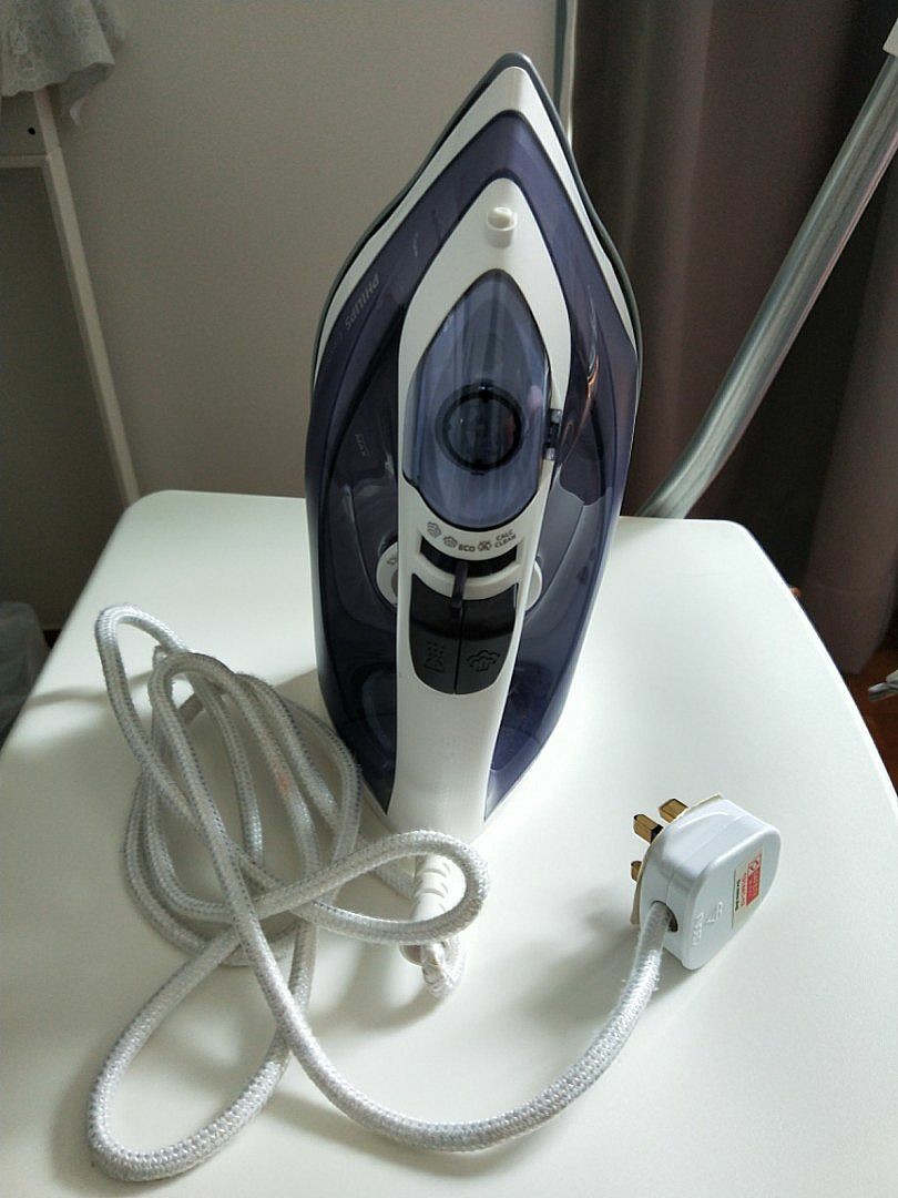 PHILIPS STEAM IRON (GC1752) 2000 WATTS, TV & Home Appliances, Irons ...