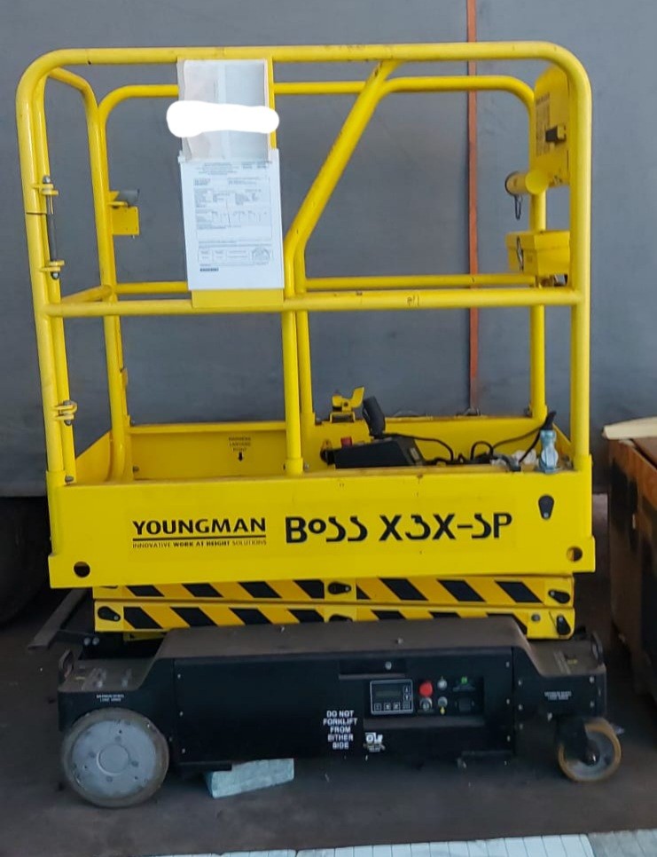 Scissor Lift BOSS X3X-SP, Everything Else on Carousell