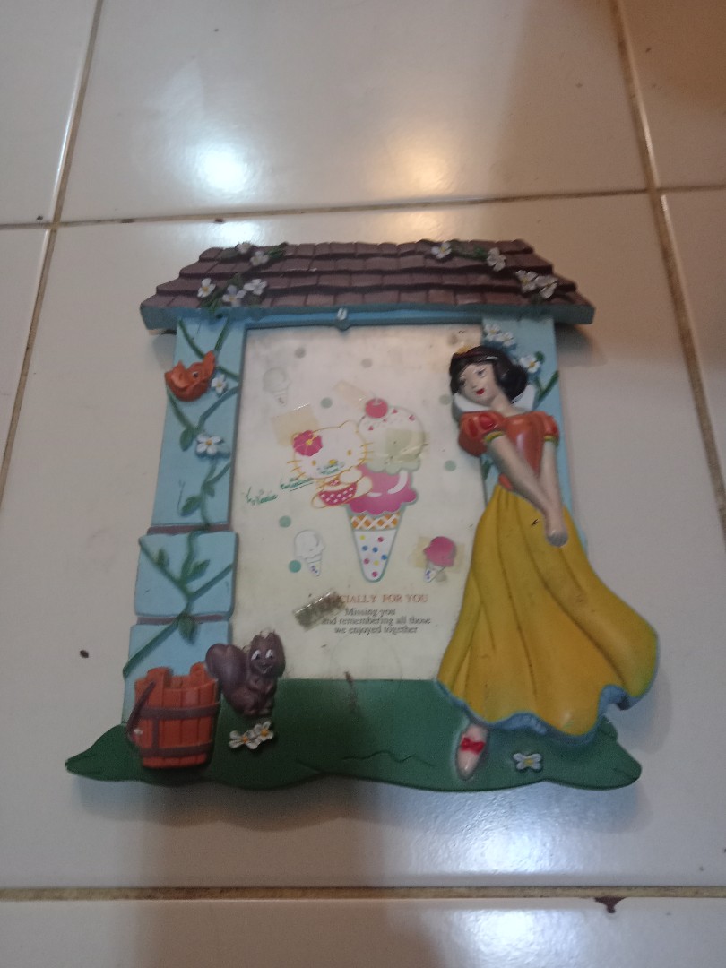 Snow White Photo Frame, Hobbies & Toys, Memorabilia & Collectibles ...
