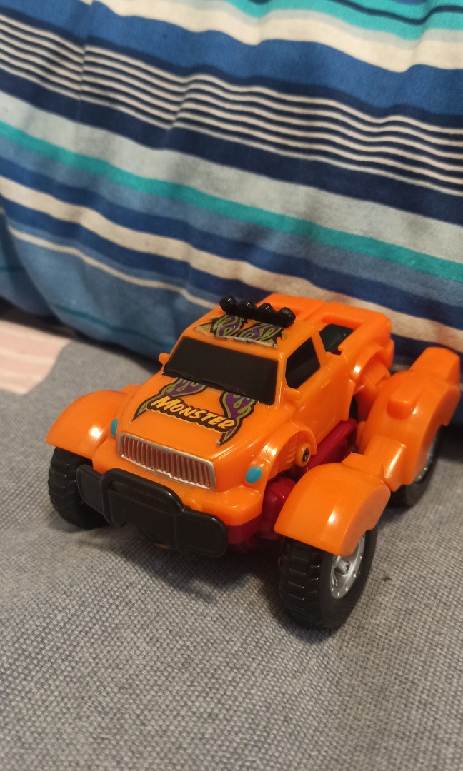 Tobot monster, 興趣及遊戲, 玩具 & 遊戲類 - Carousell