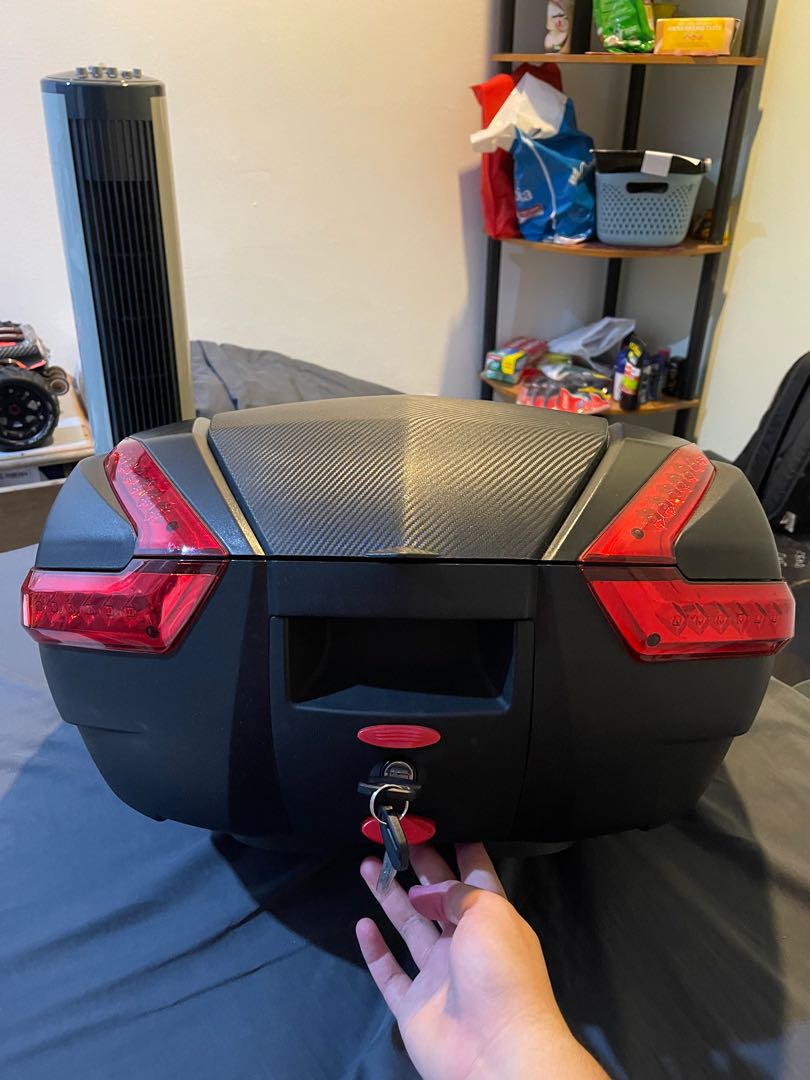 Top box Yamaha XMAX 250, Motorbikes on Carousell