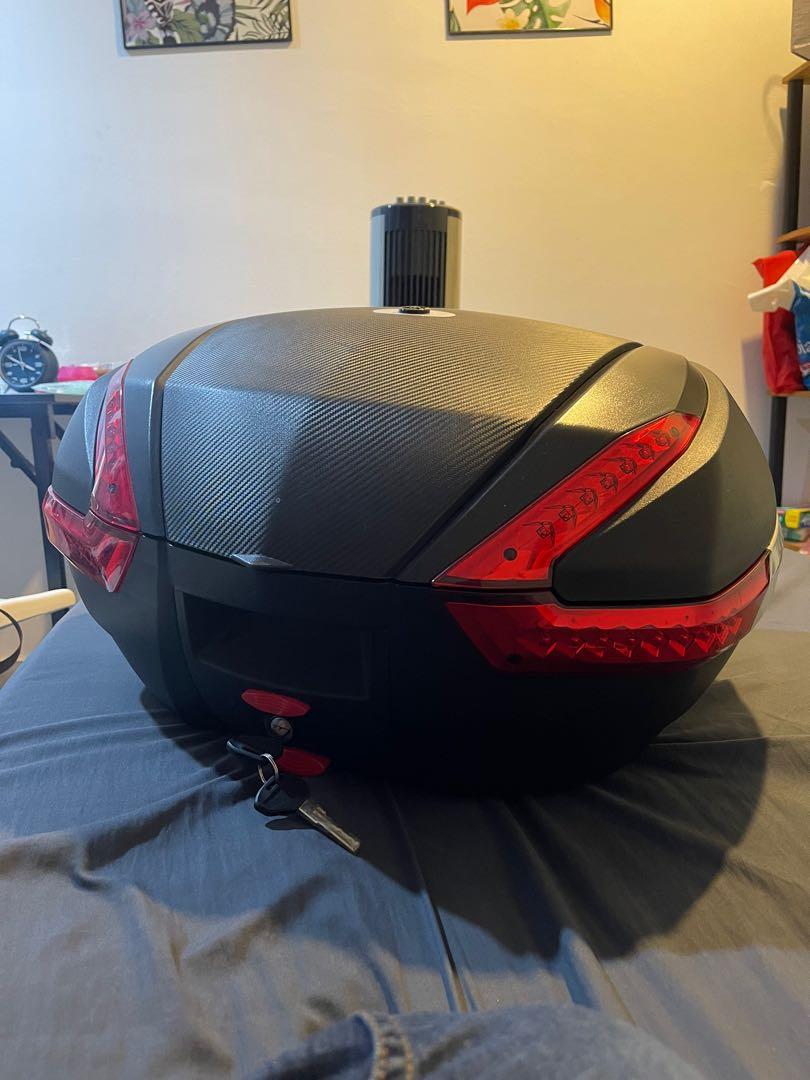 Top box Yamaha XMAX 250, Motorbikes on Carousell