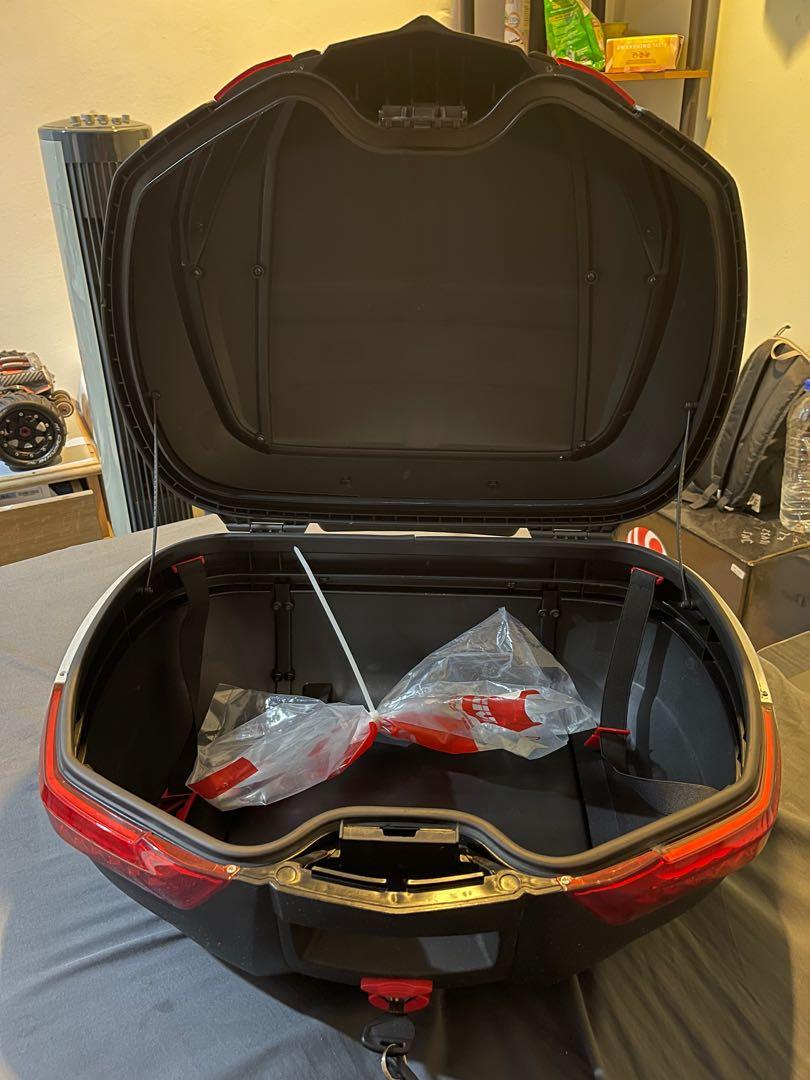 Top box Yamaha XMAX 250, Motorbikes on Carousell