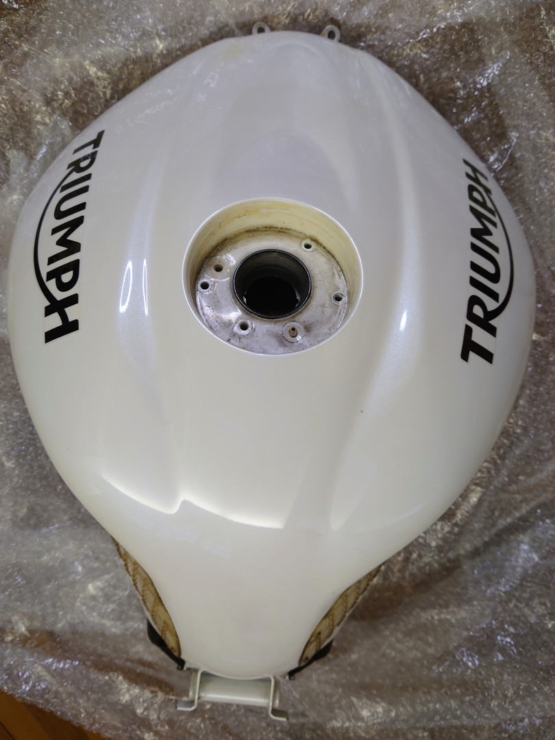 Triumph Daytona 675R Fuel Tank 2013-17 OEM, Motorcycles, Motorcycle ...