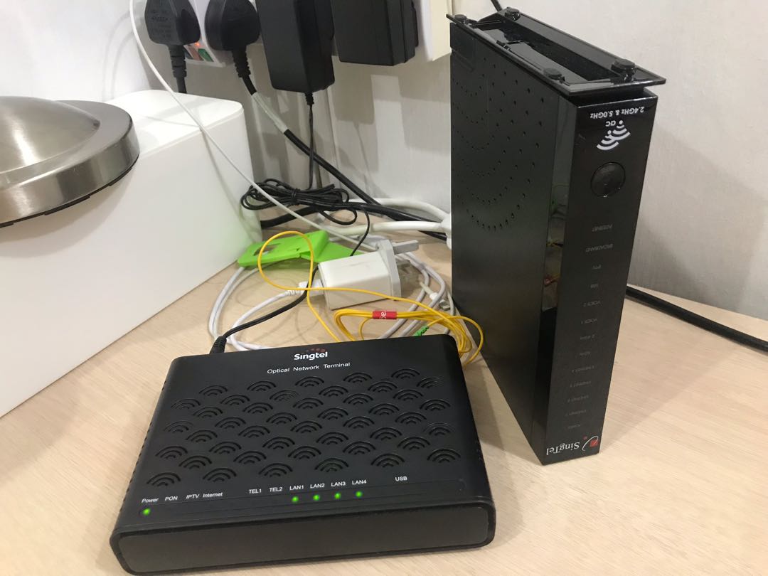 Free singtel router modem set (optic fibre) set B, Computers & Tech ...