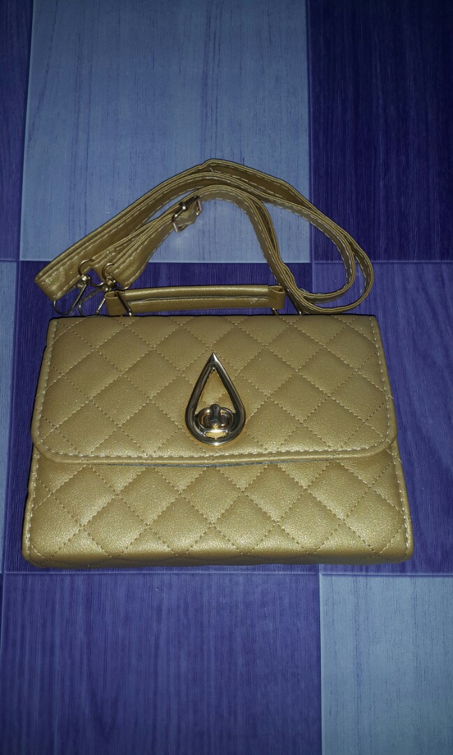 GOLD SLING BAG, Women's Fashion, Bags & Wallets, Shoulder Bags on Carousell