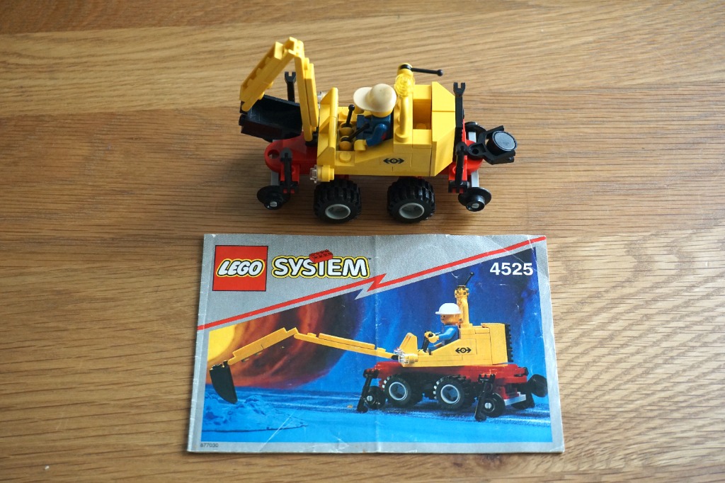 LEGO train 9v 4525 - Road and Rail Repair, Hobbies & Toys, Toys & Games ...