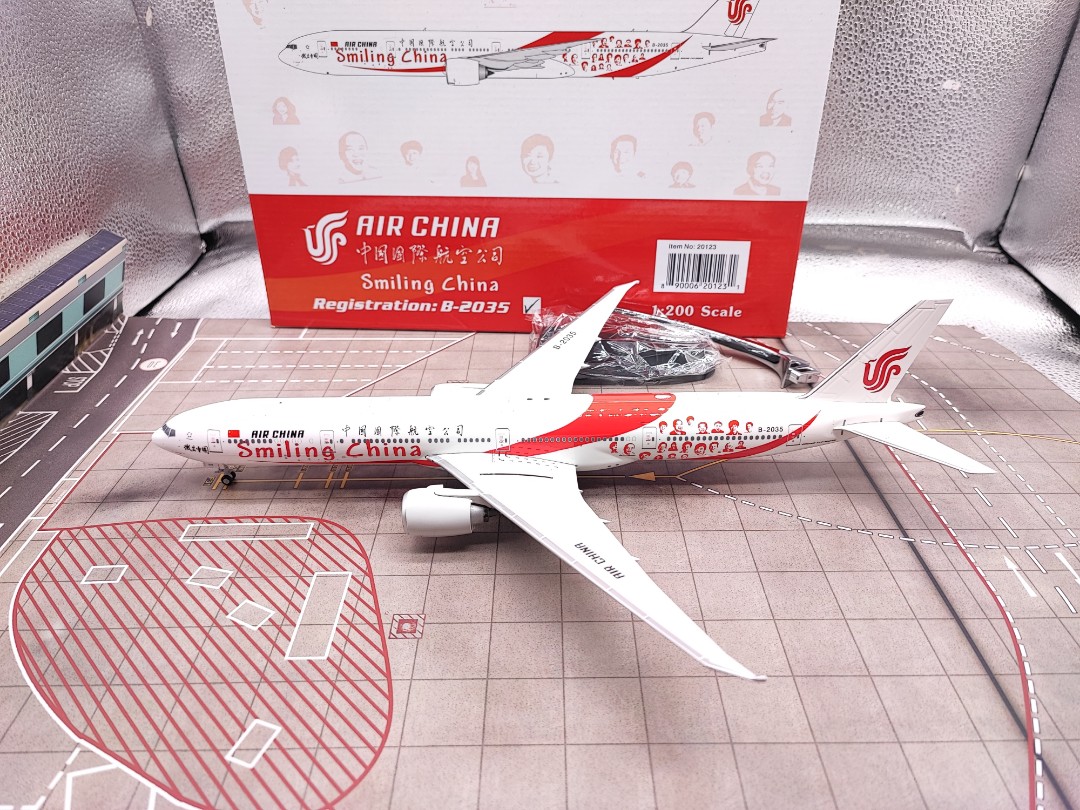 Phoenix Models 1:200 Air China B777-300ER (Smiling China Livery) B-2035 ...