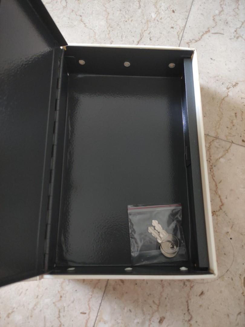 Smiggle mini locker, Furniture & Home Living, Home Improvement ...