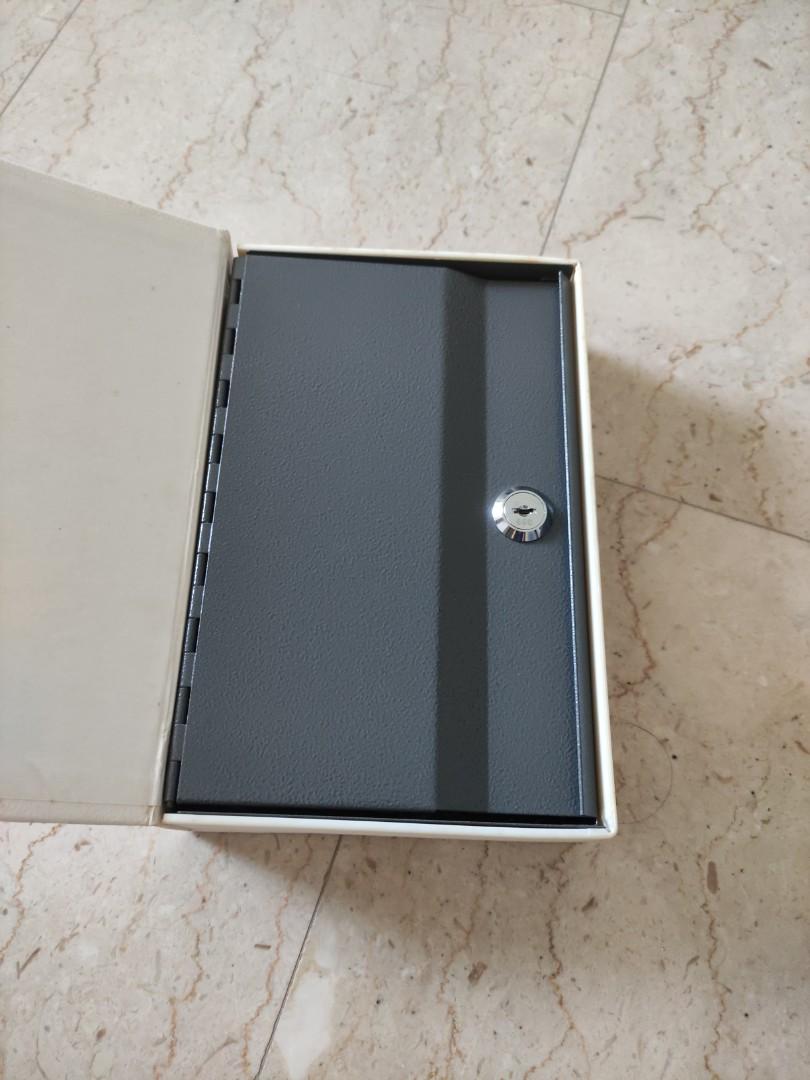 Smiggle mini locker, Furniture & Home Living, Home Improvement ...