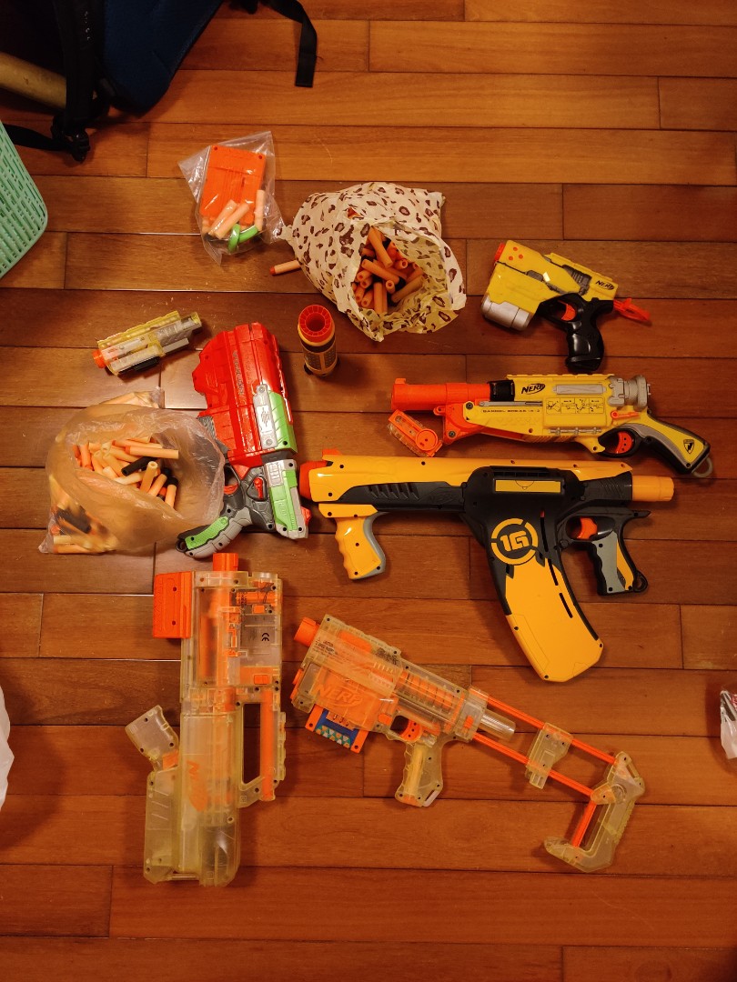 Super old nerf guns 超舊 nerf 槍, 興趣及遊戲, 玩具 & 遊戲類 - Carousell