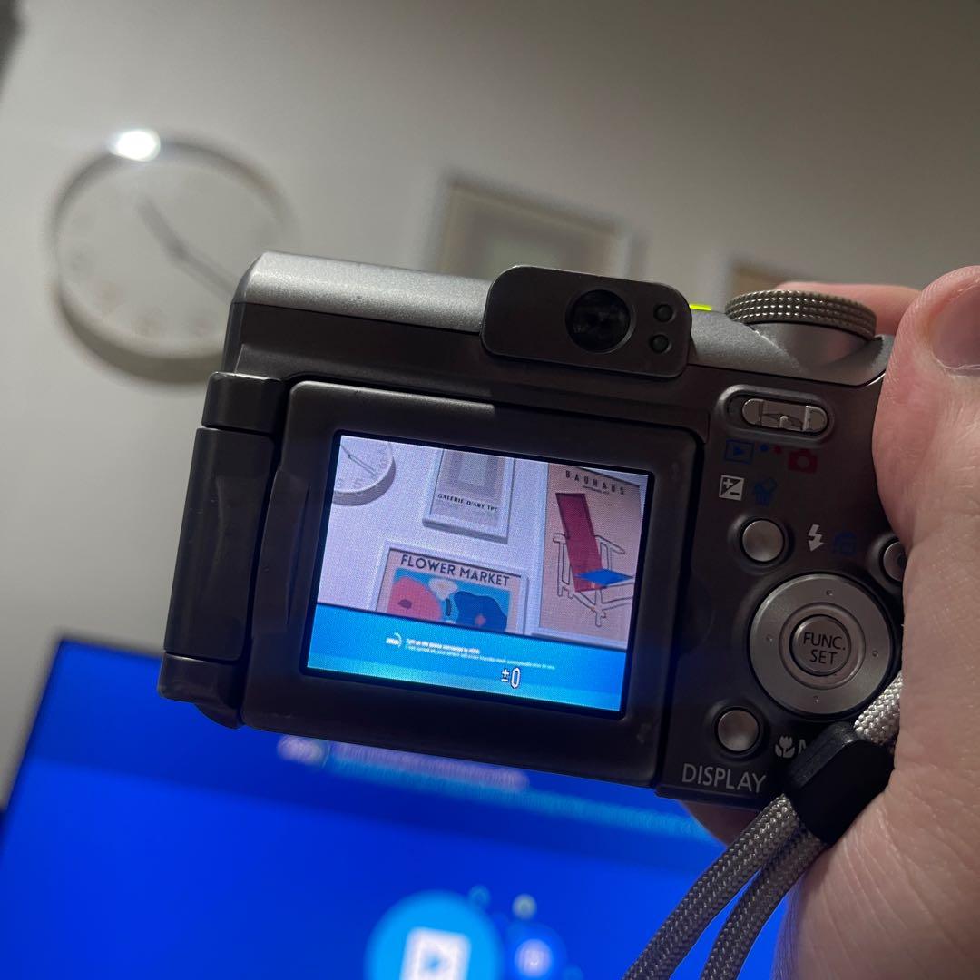 CANON DIGICAM WITH FLIP SCREEN, Photography, Cameras on Carousell