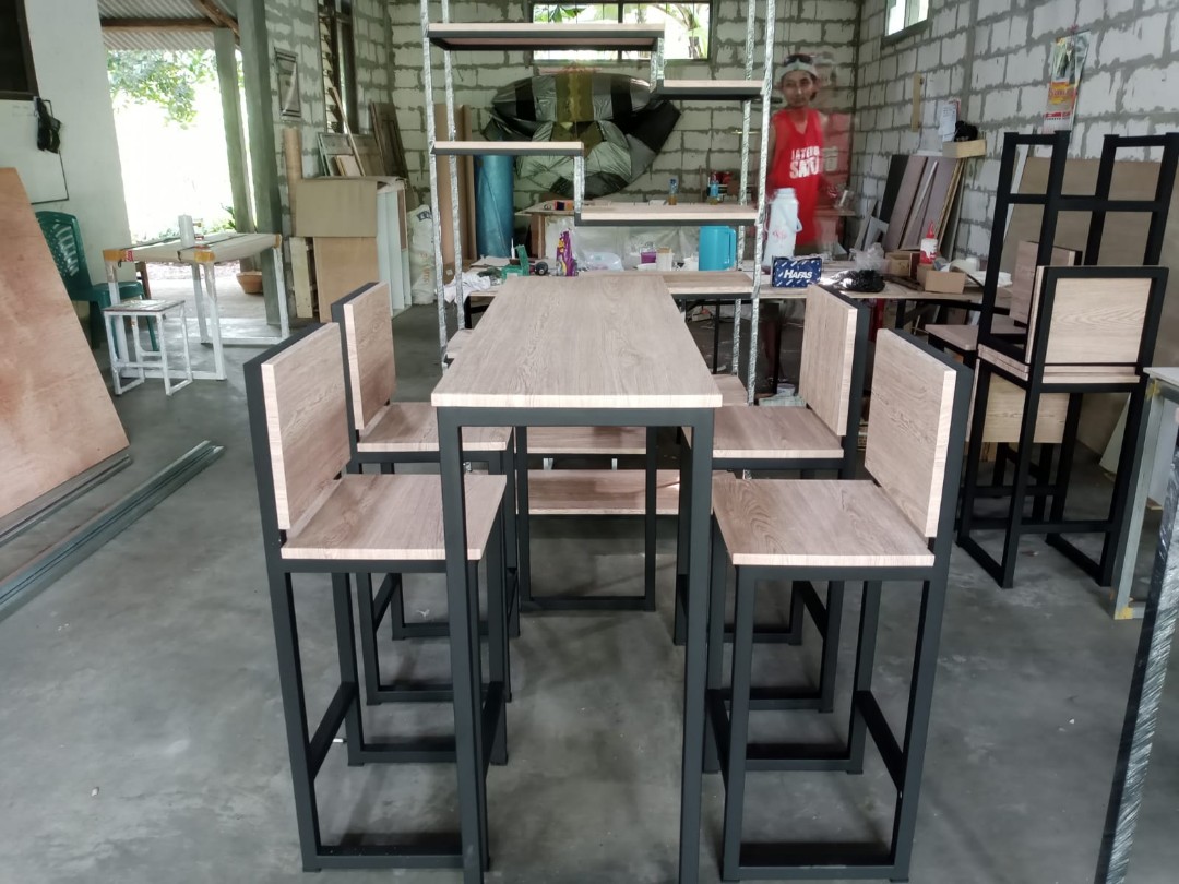 Meja set cafe 4 kursi sandar, Perabotan Rumah di Carousell