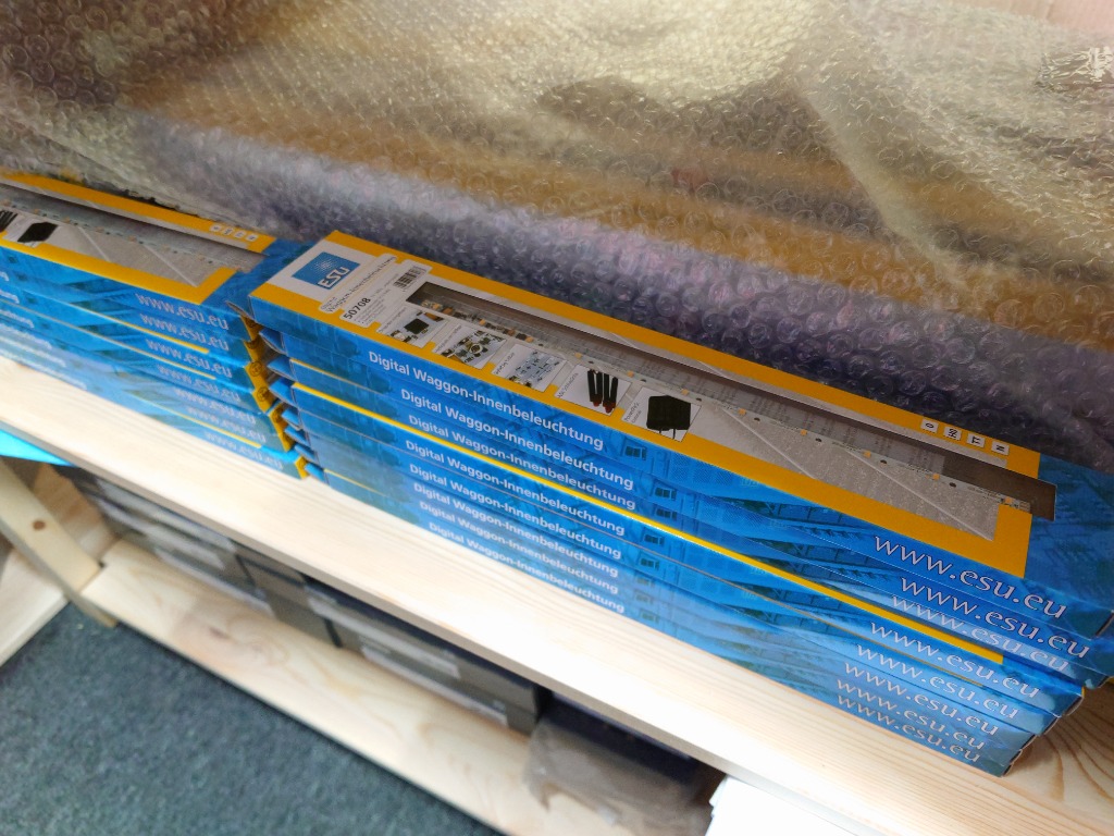 [NEW] HO ESU 50708 Gauge Neutral Digital LED lighting strip with ...